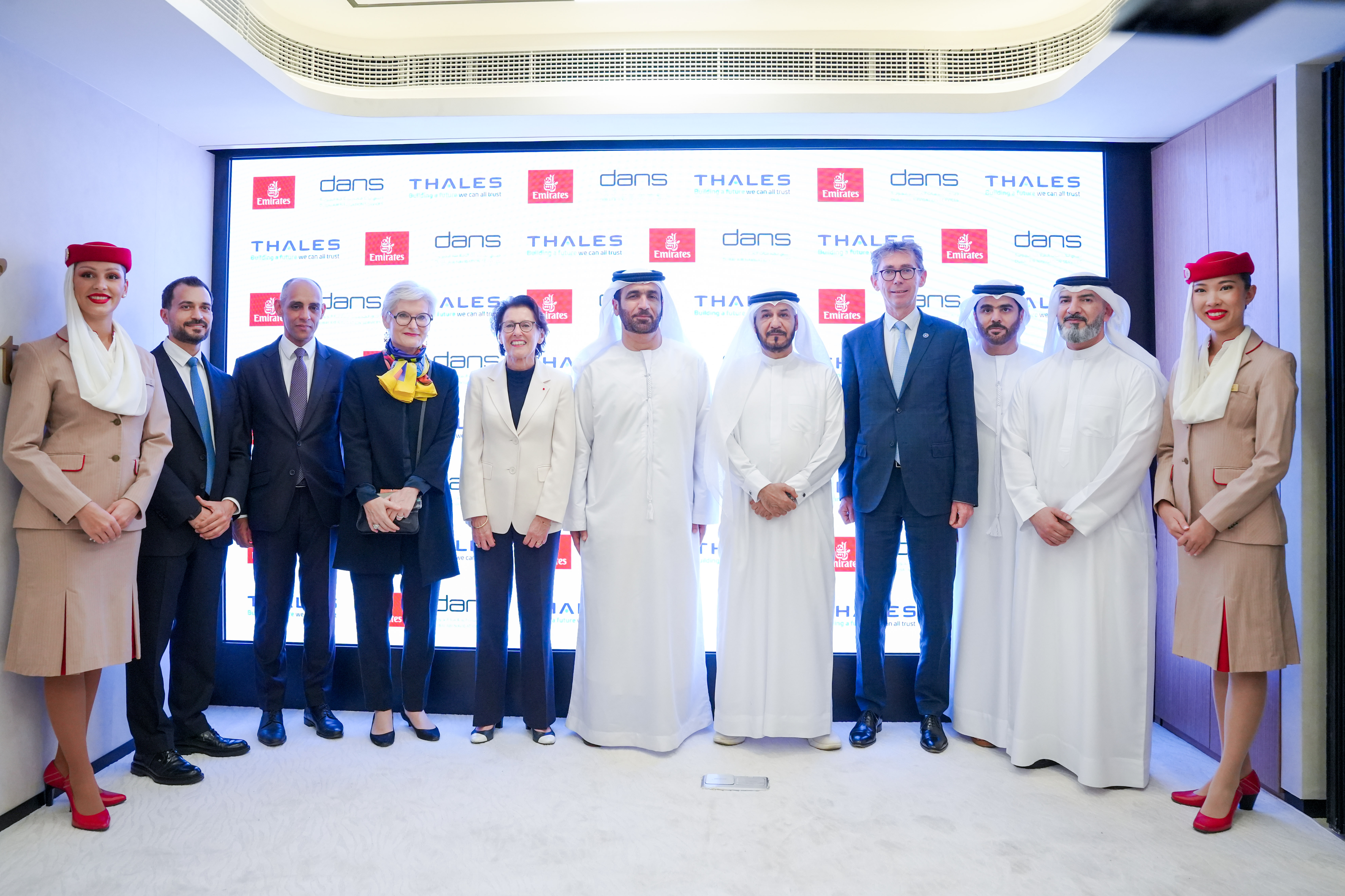 Dubai Air Navigation Services, Emirates Airline et Thales signent un ...