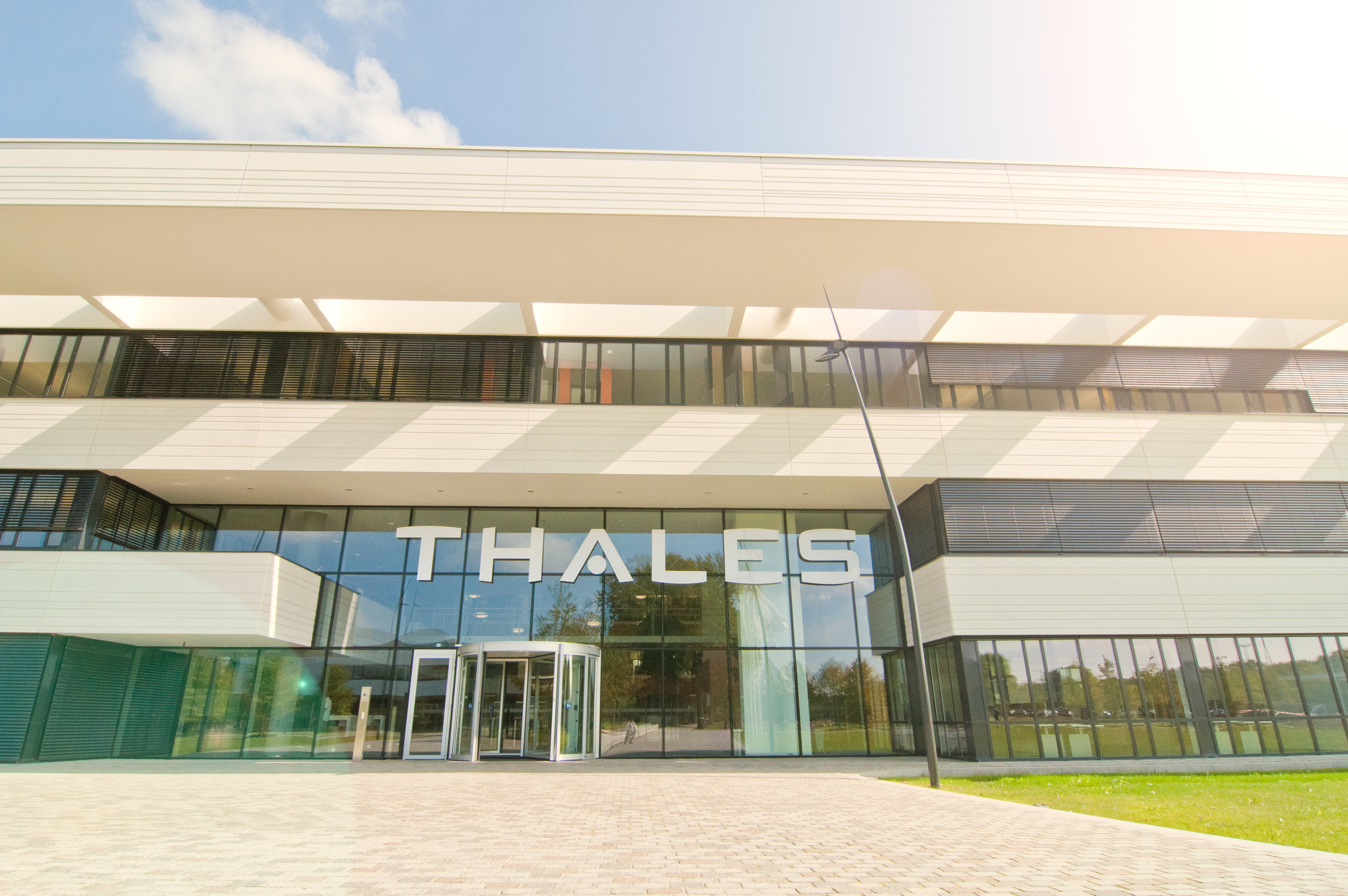 Thales publie ses prises de commandes et son chiffre d’affaires au 30 ...